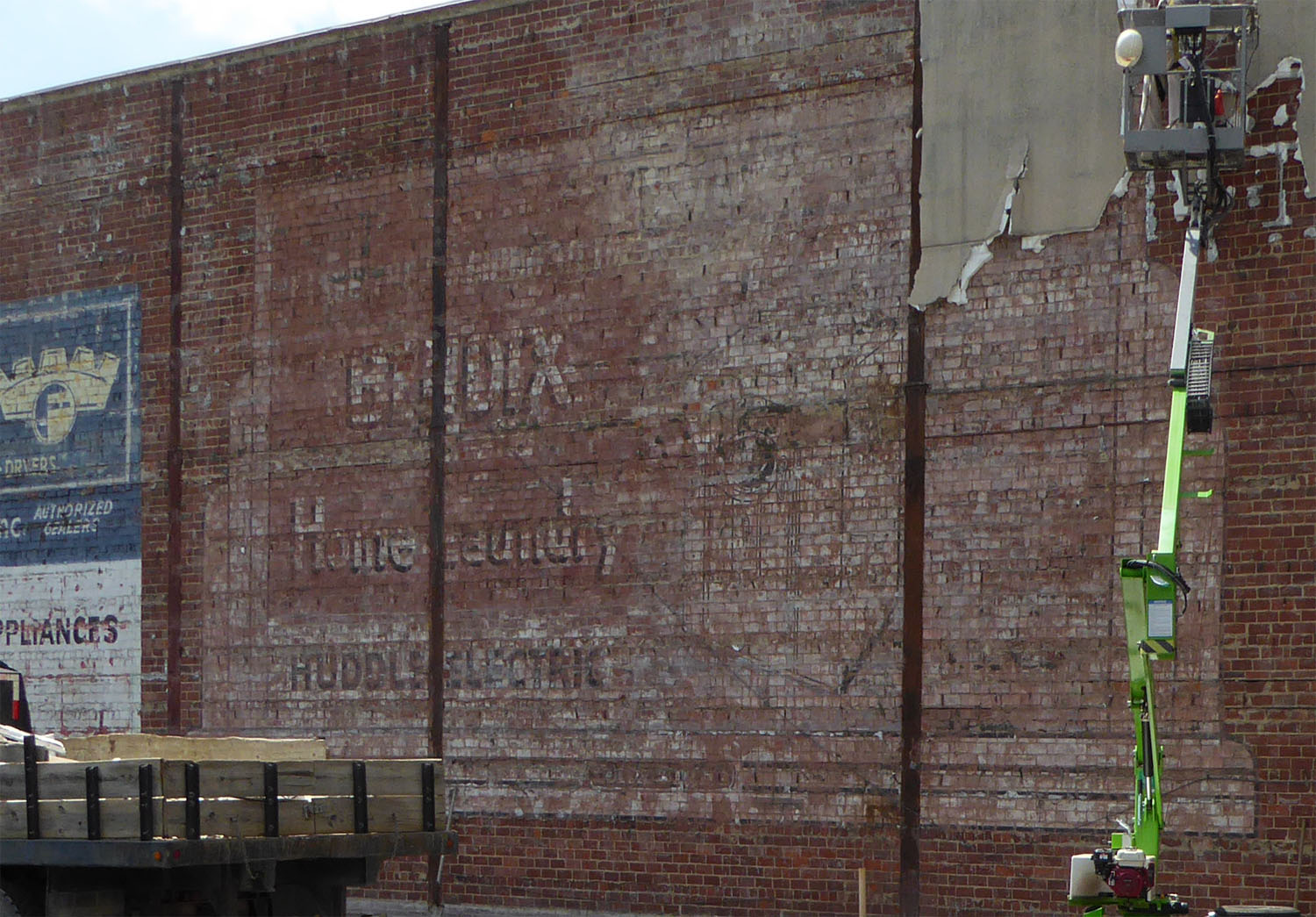 Older Huddle Sign | Bob Lawrence's Kingsport